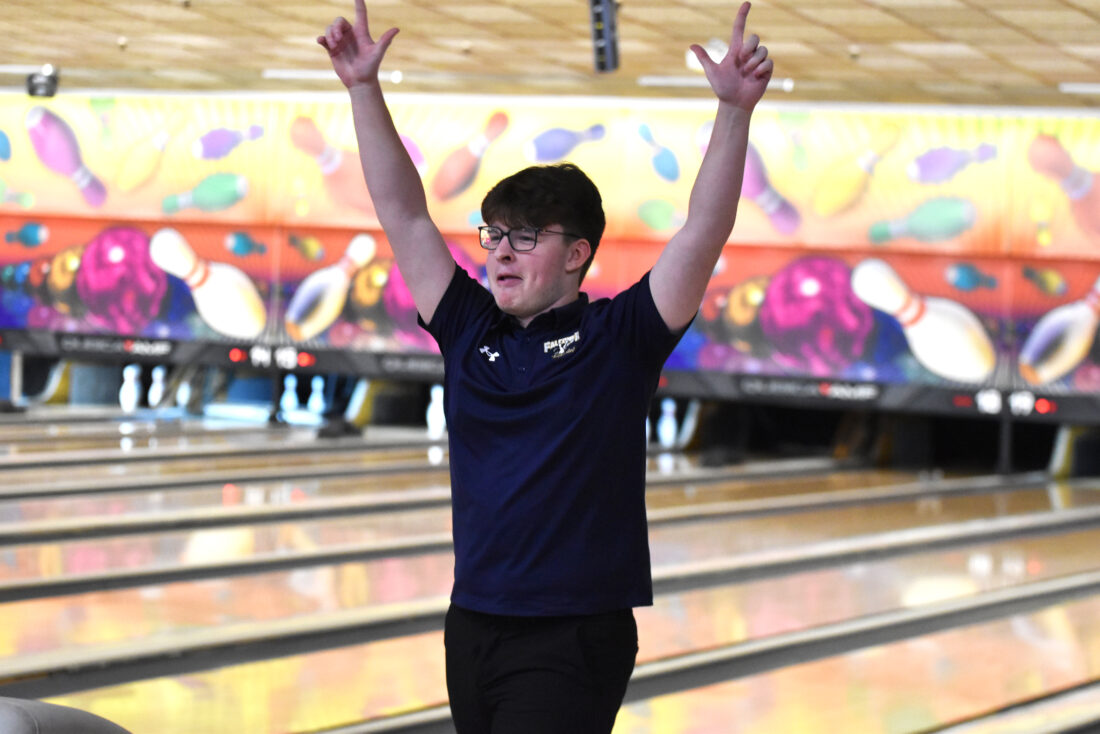 Battle for first | News, Sports, Jobs - Observer Today